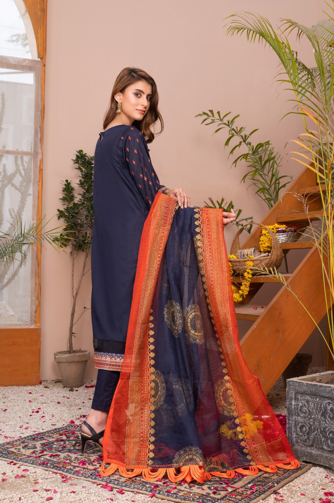3 Pcs lawn embroidered suit – Rangoli Outfits