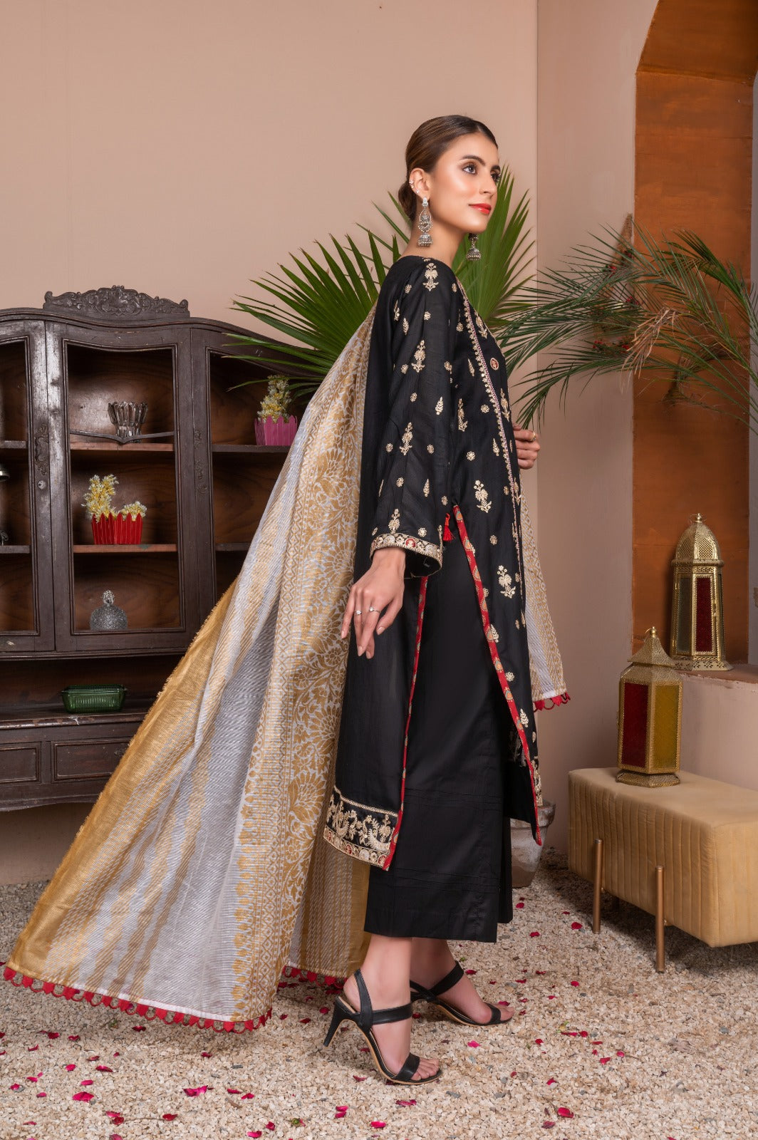 3 Pcs lawn embroidered suit – Rangoli Outfits
