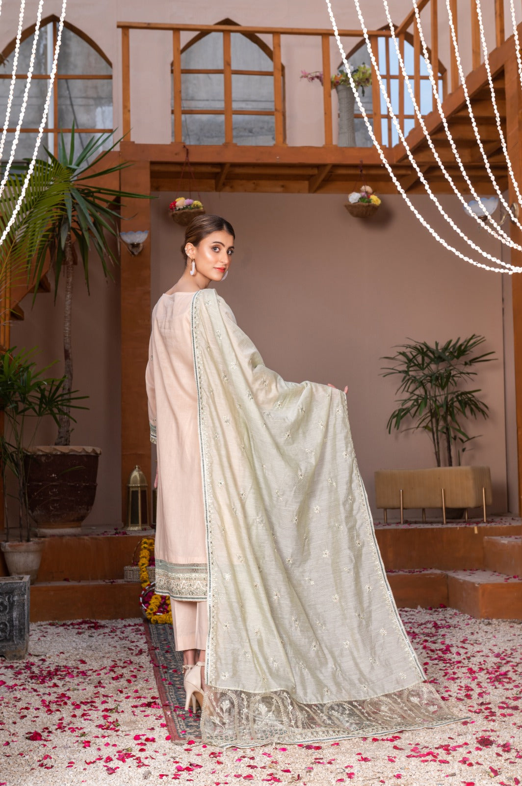 3 Pcs lawn embroidered suit – Rangoli Outfits